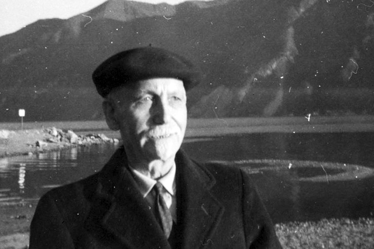 A Search for Paul Brunton - New Dawn – World’s Most Unusual Magazine